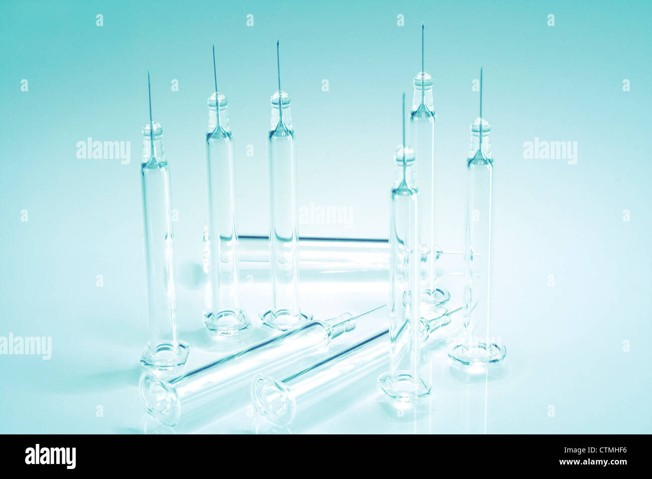 Syringes needle hi-res stock photography and images - Alamy