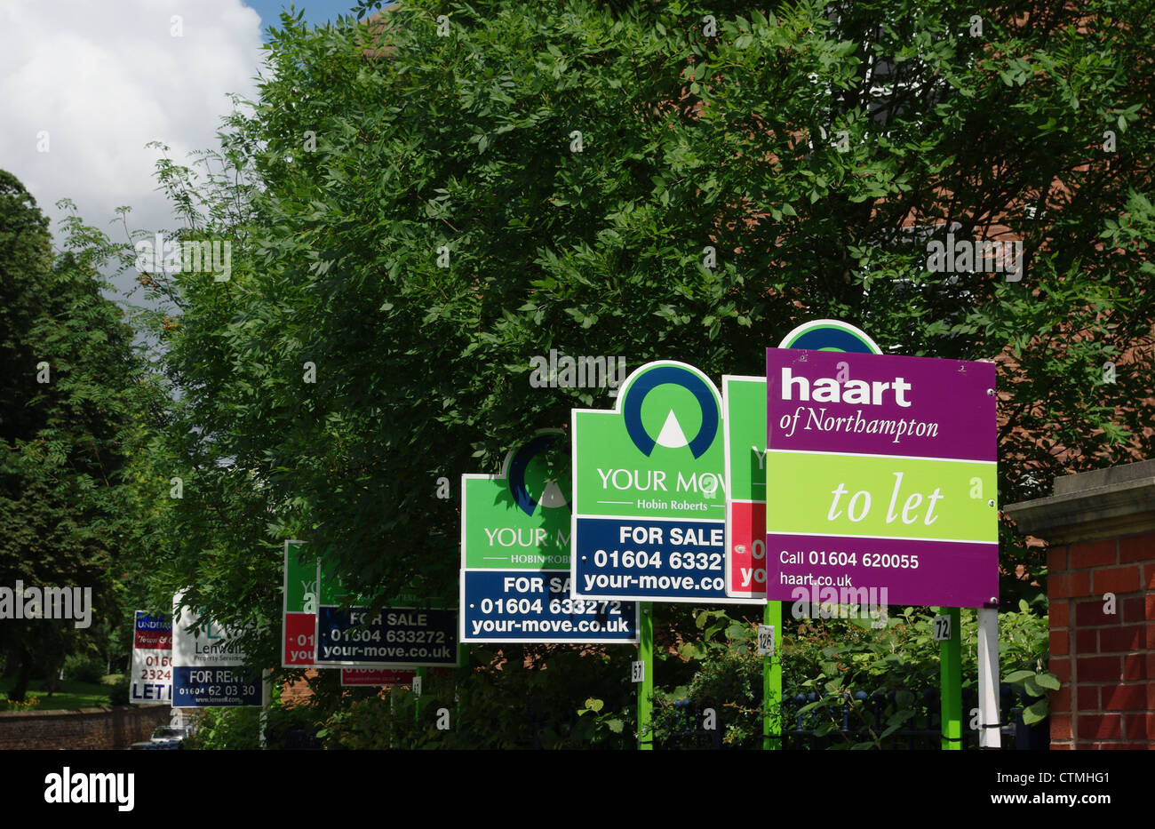 Flats for sale sign hi-res stock photography and images - Alamy