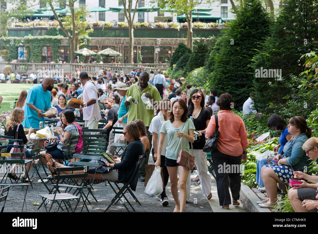 City park lunch break hi-res stock photography and images - Alamy