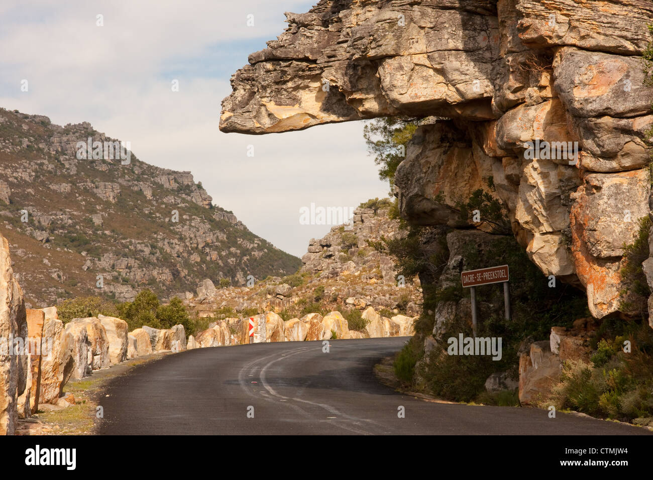 Road passing under the overhanging rock of Dacre's Pulpit (Dacre se ...