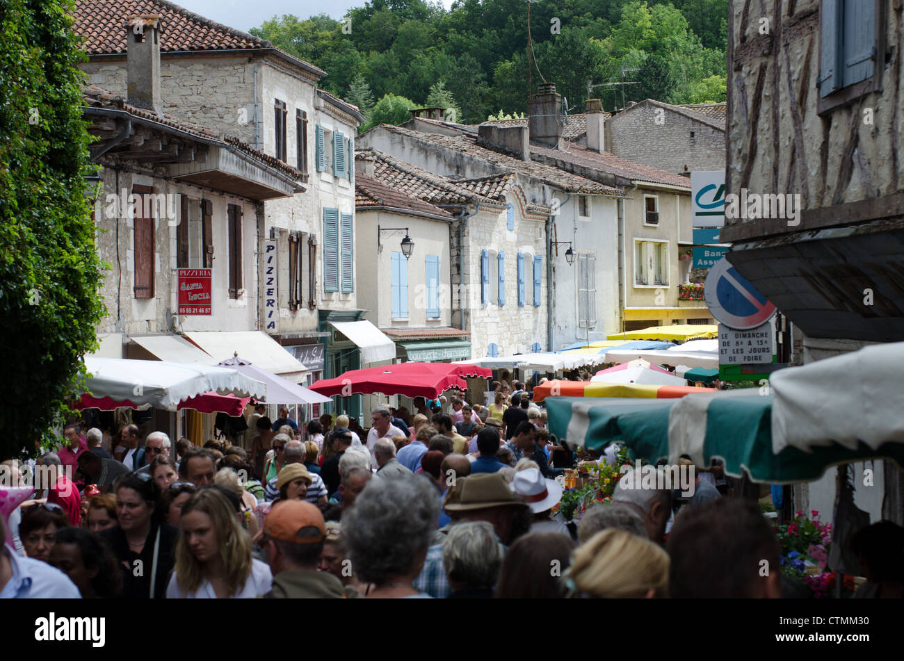 Sunday market in Montcuq, France Stock Photo - Alamy