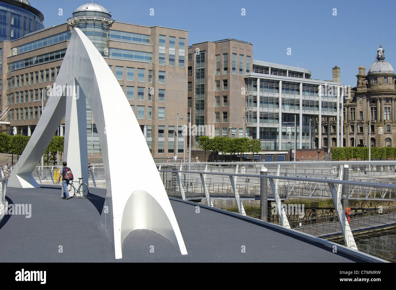 Footbridge over the River Clyde in the centre of Glasgow, Scotland ...