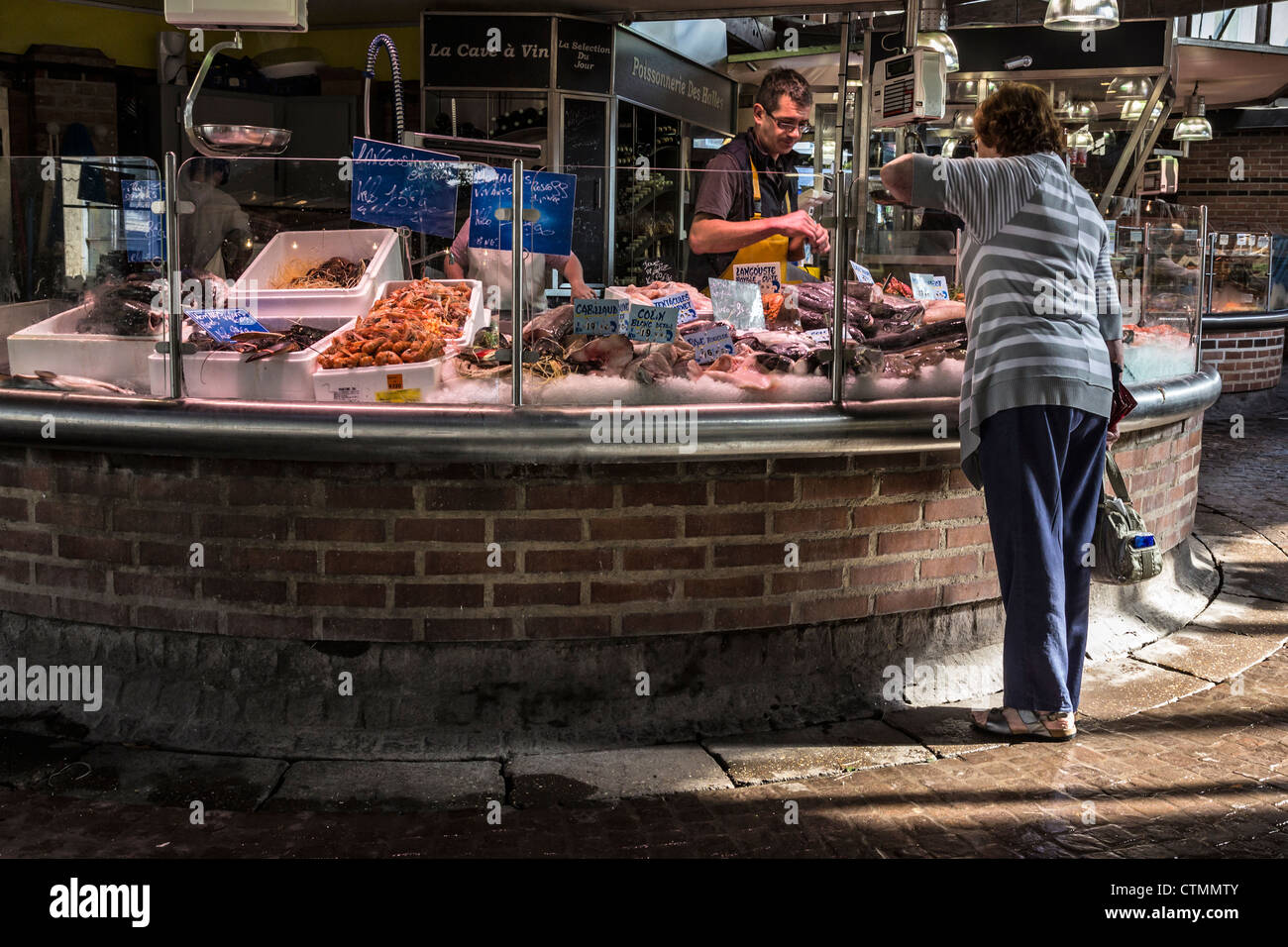 Old woman buying fish hi-res stock photography and images - Alamy