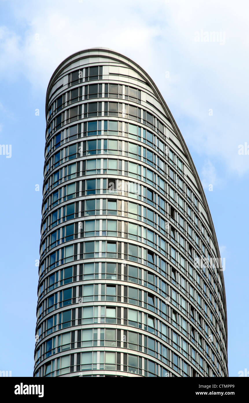 Ontario Tower residential building in New Providence Wharf - Isle of ...