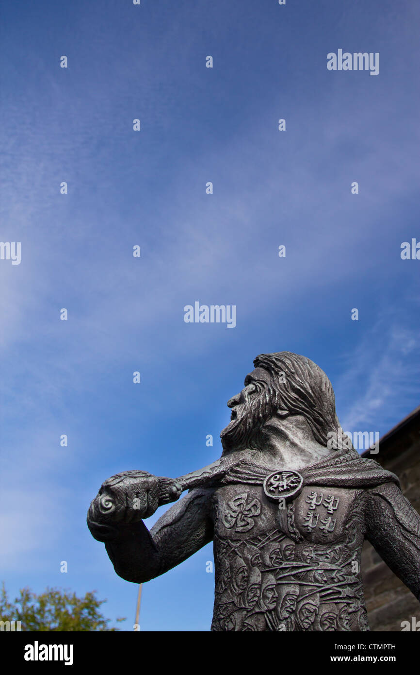 Owain Glyndŵr statue outside the church at Pennal Stock Photo - Alamy