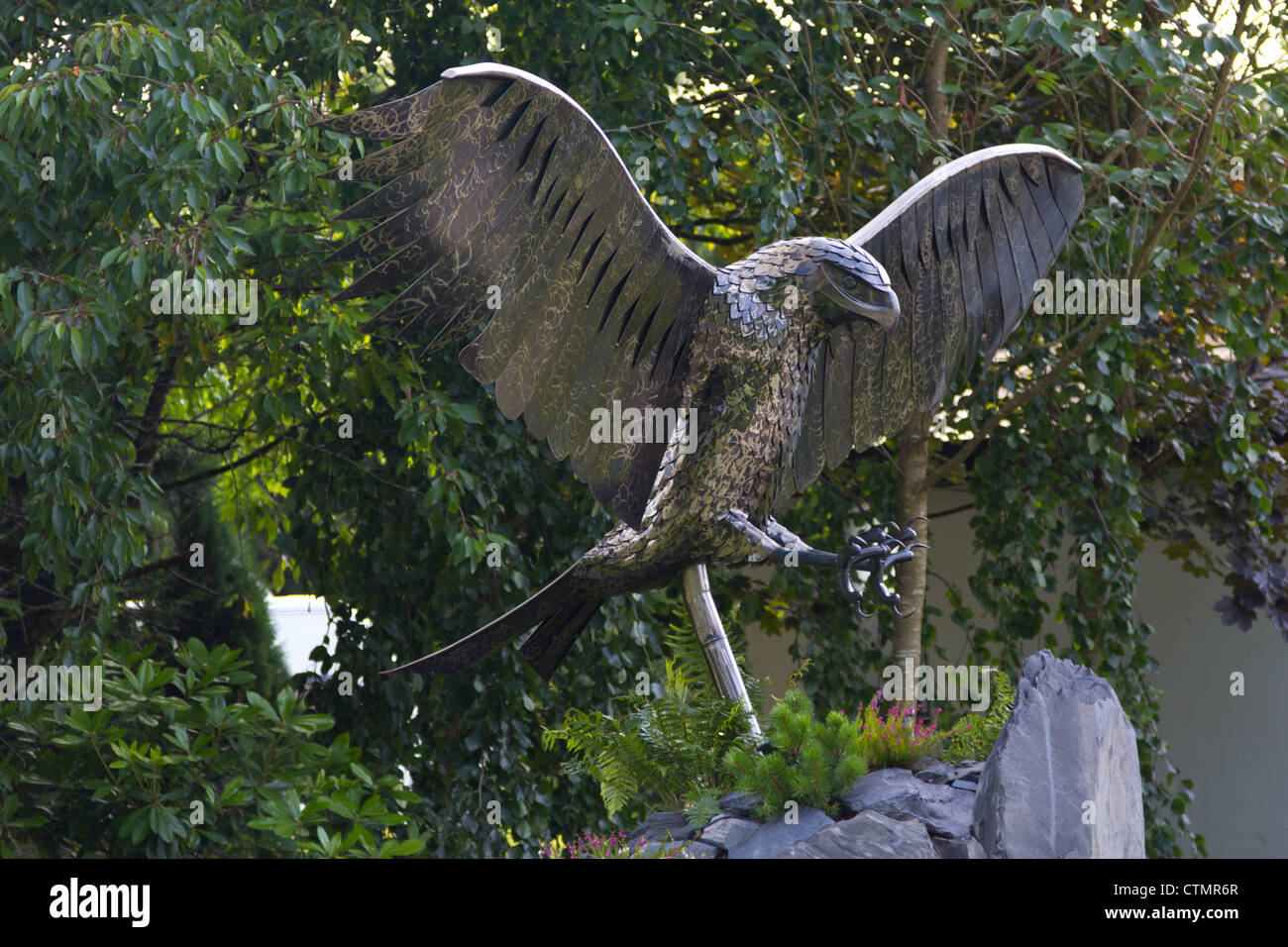 Osprey statue hi-res stock photography and images - Alamy