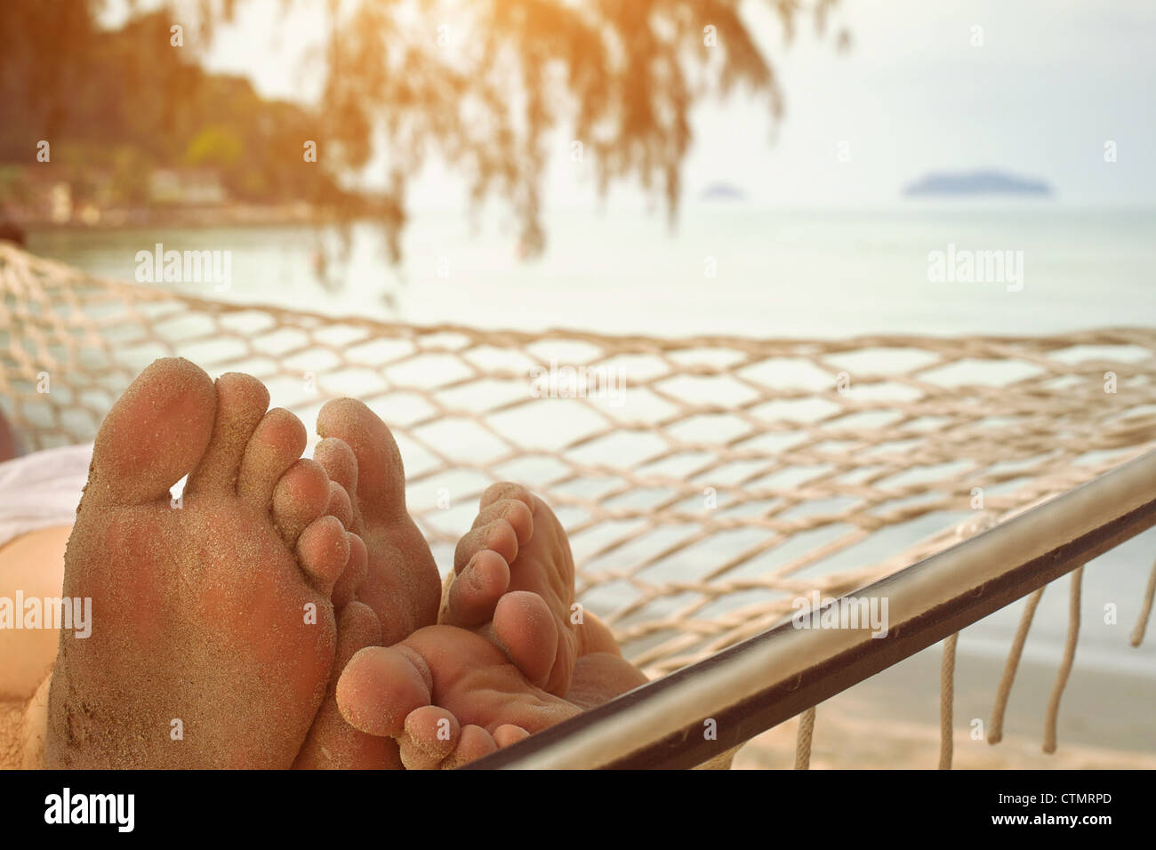 Honeymoon hammock couple tropical hi-res stock photography and images ...