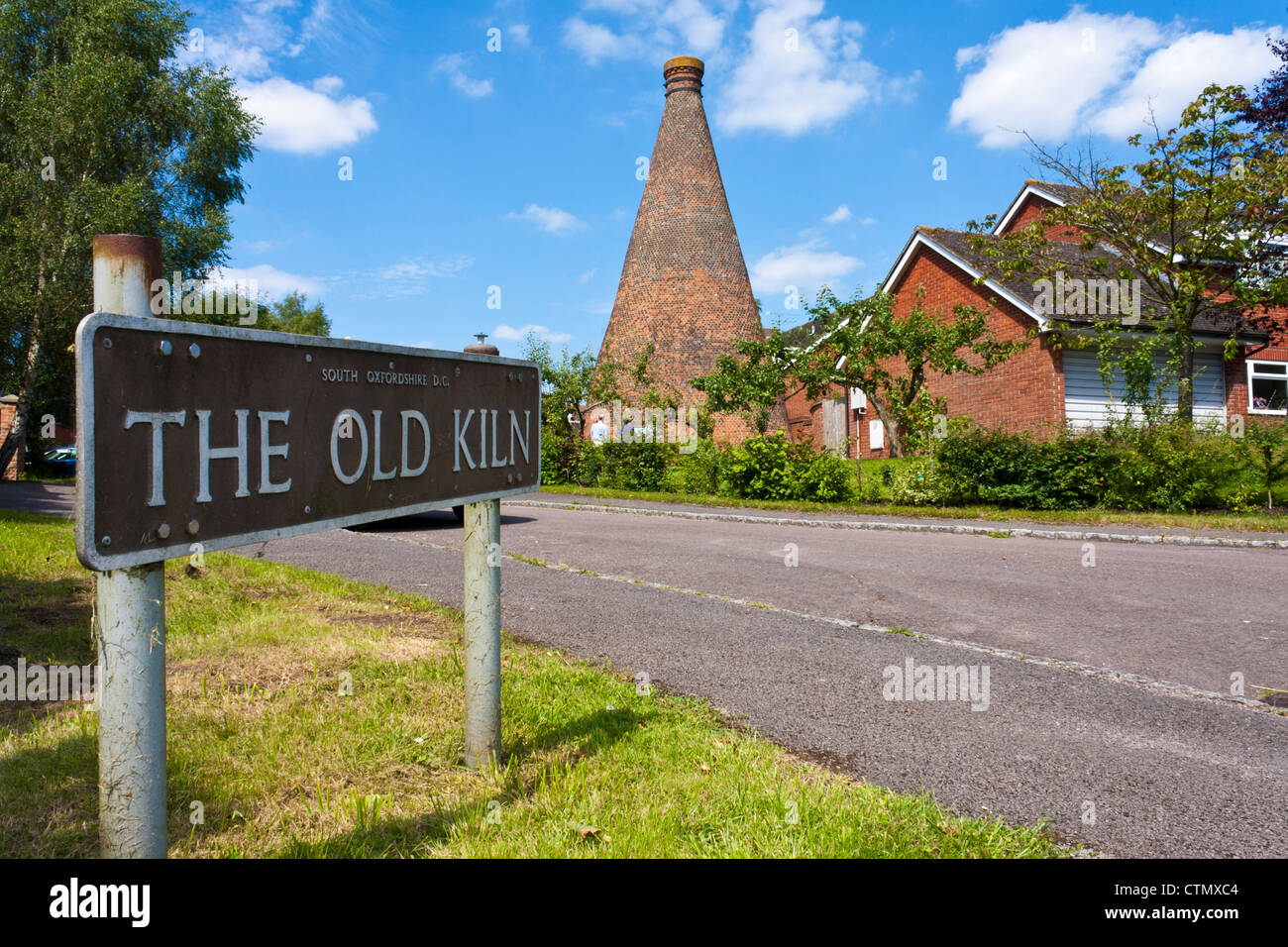 Pottery kiln at Nettlebed in Oxfordshire with street sign "The Old Kiln ...