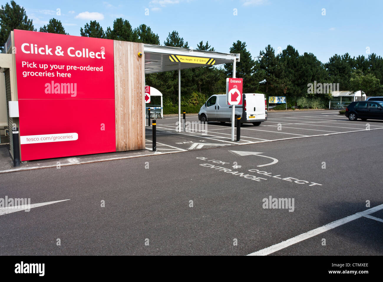 Click and collect signs hi-res stock photography and images - Alamy
