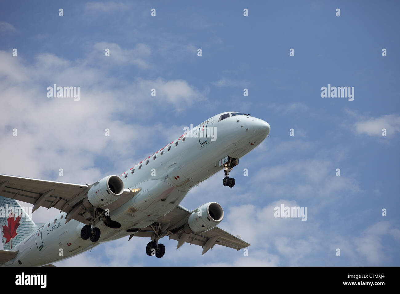 Embraer 175 hi-res stock photography and images - Alamy
