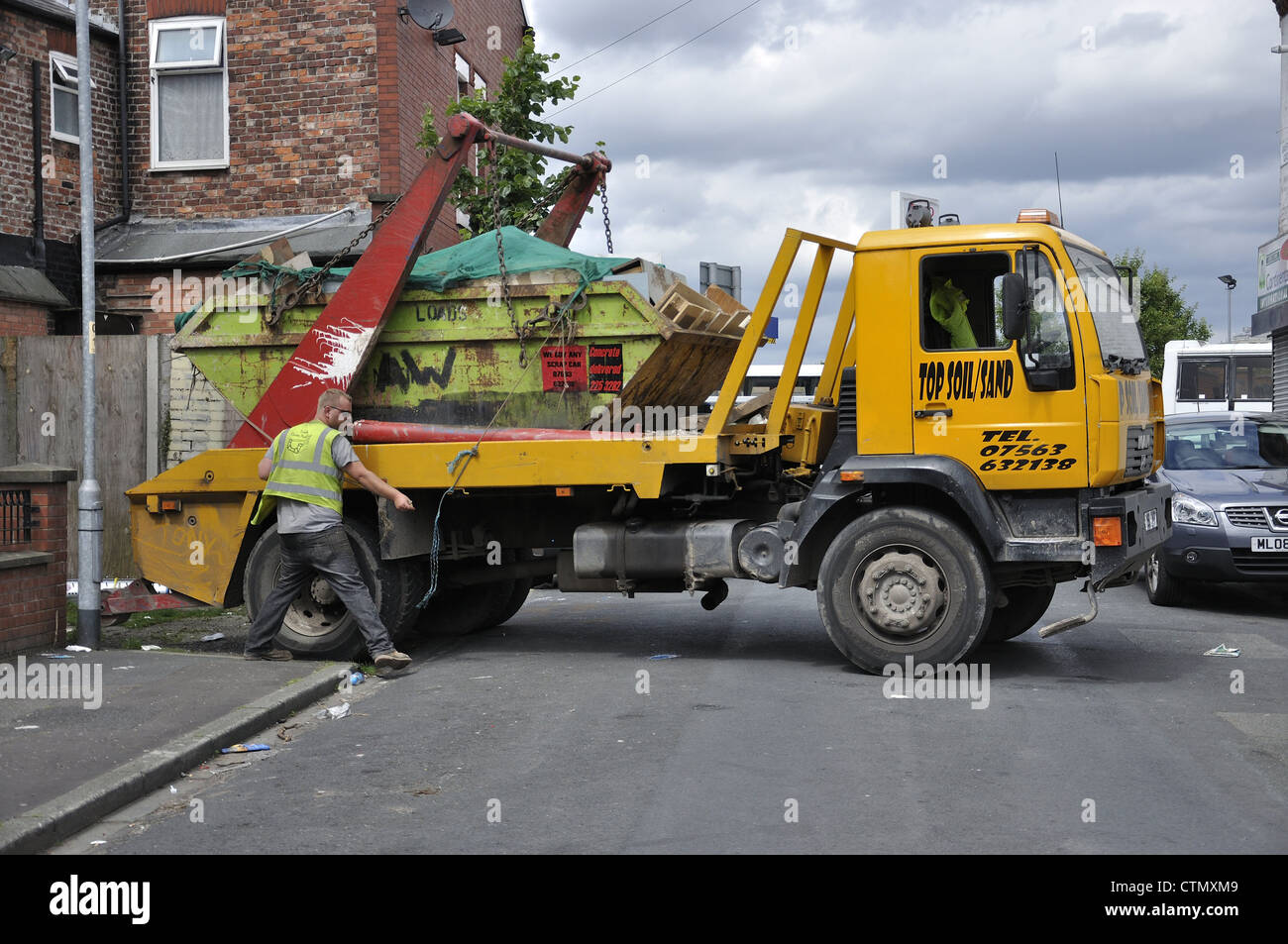 Skip Truck Stock Photos & Skip Truck Stock Images - Alamy