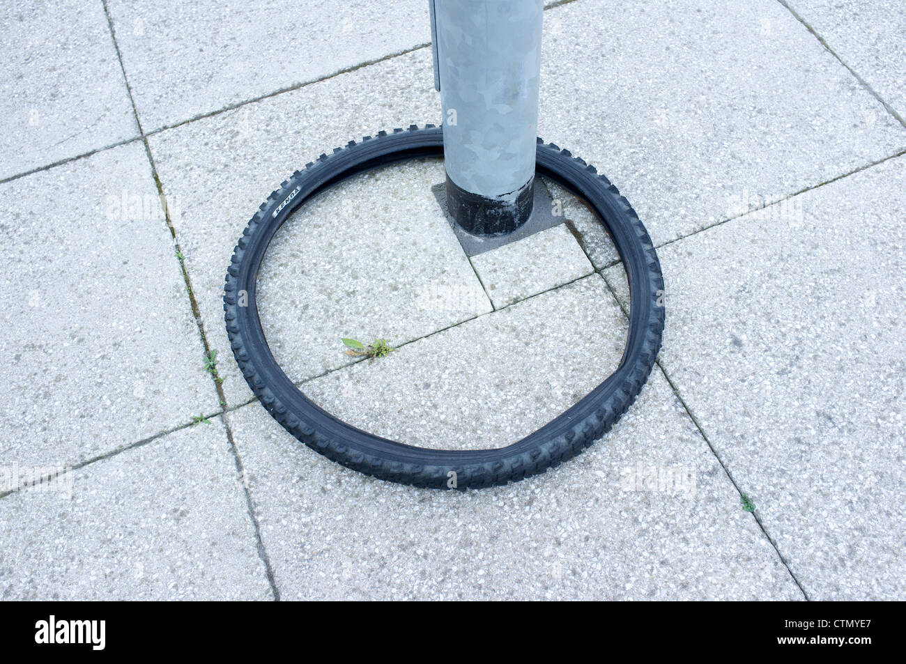 Lamp post base hi-res stock photography and images - Alamy