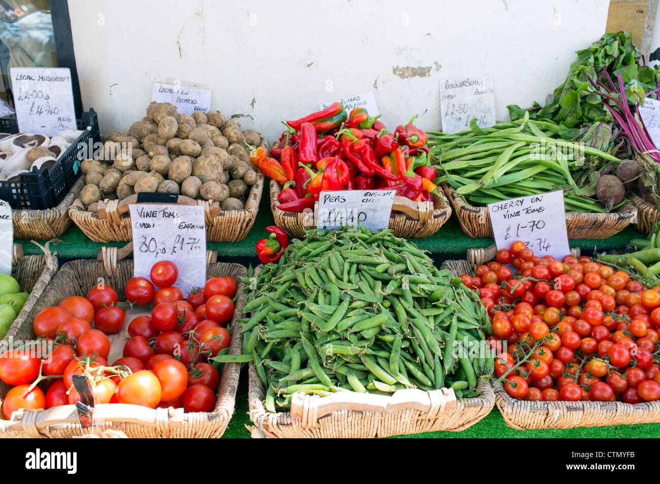 Displayed vegetables hi-res stock photography and images - Alamy