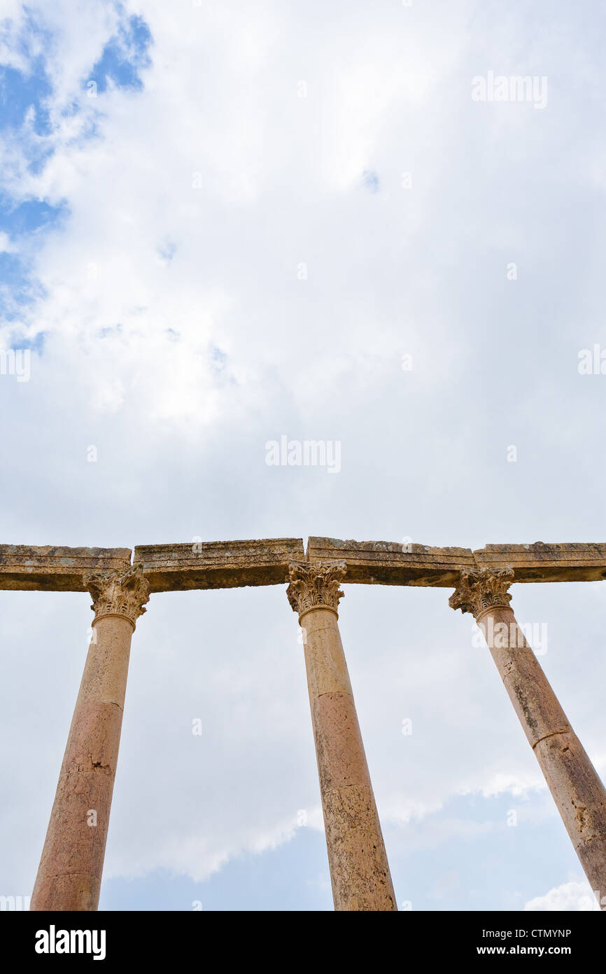 Corinthium column in antique town Jerash, Jordan Stock Photo - Alamy