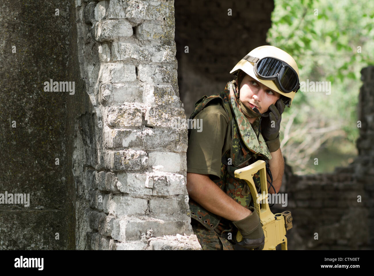 Military solder hi-res stock photography and images - Alamy