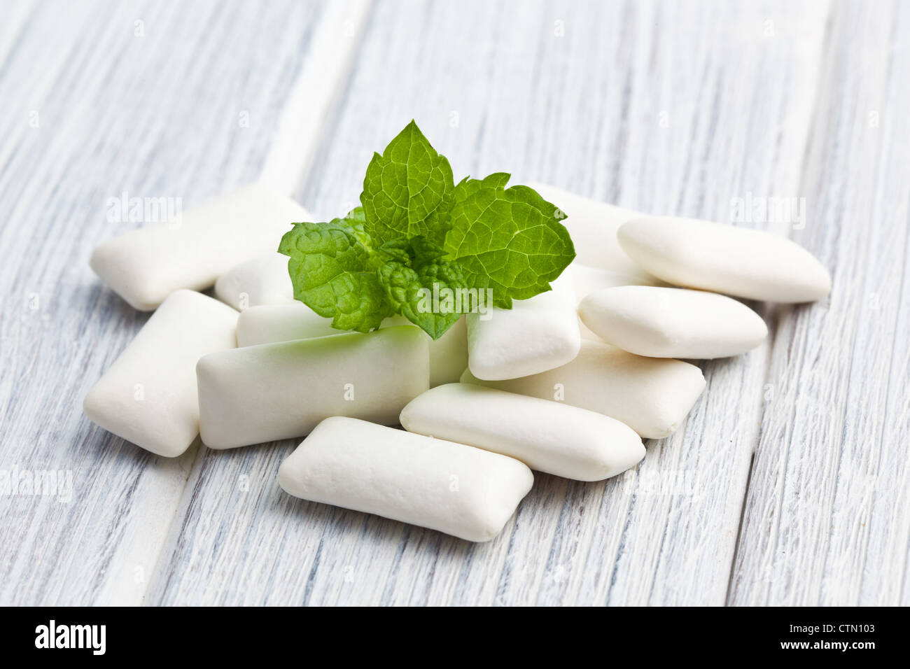 the mint leaves and the chewing gum Stock Photo - Alamy