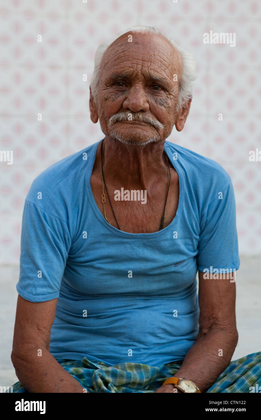 Portrait of old Indian man Stock Photo - Alamy