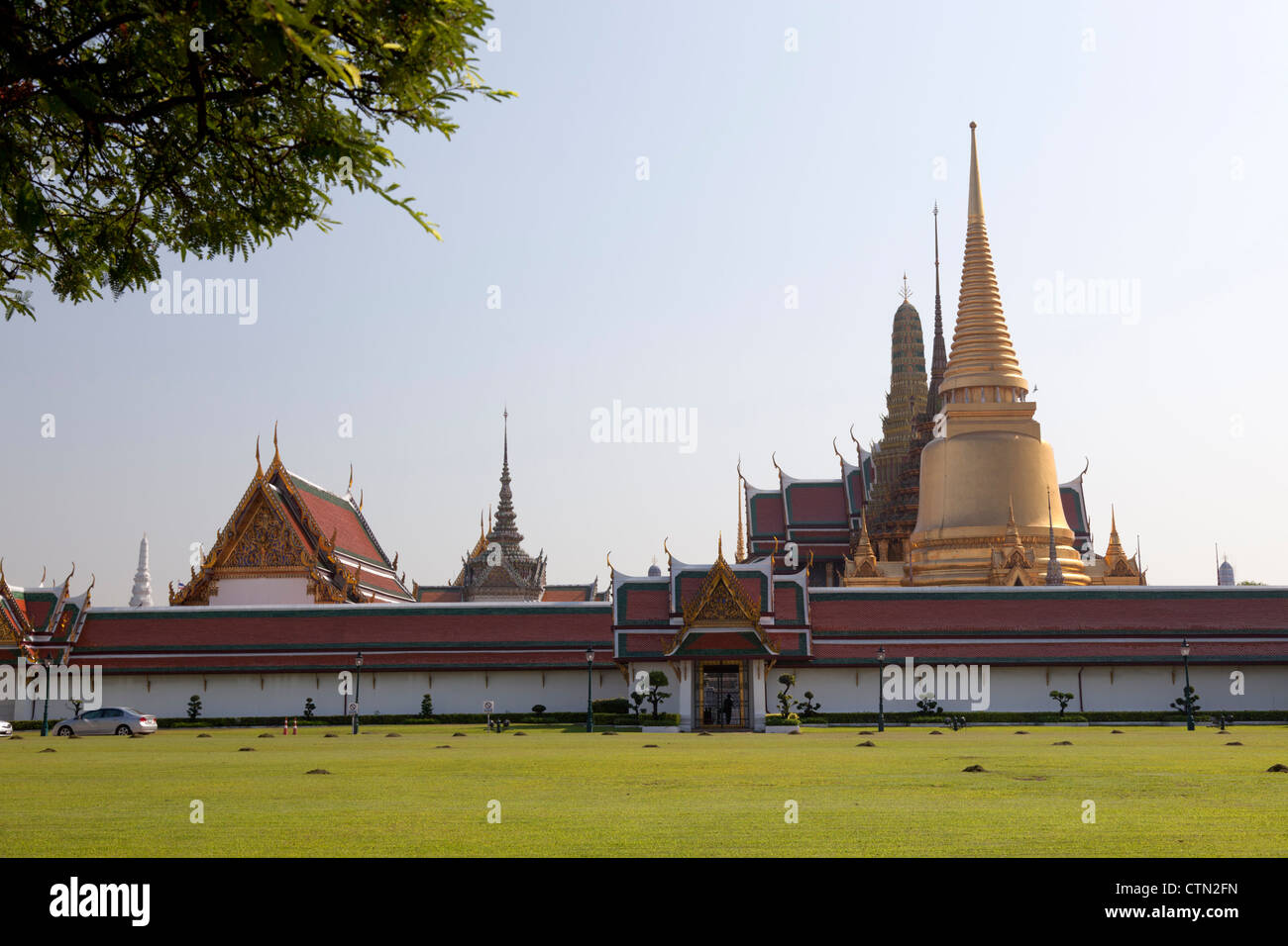 The Grand Palace complex which consists mainly of the royal residence ...