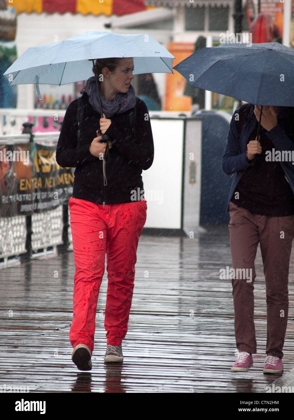 Wet miserable people hi-res stock photography and images - Alamy