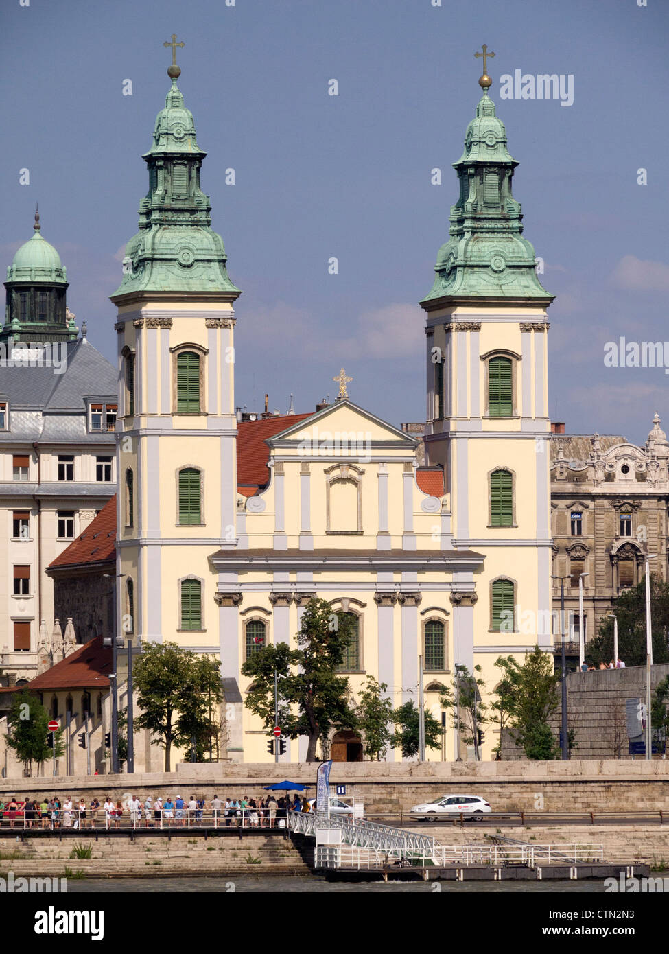 Inner city church hi-res stock photography and images - Alamy