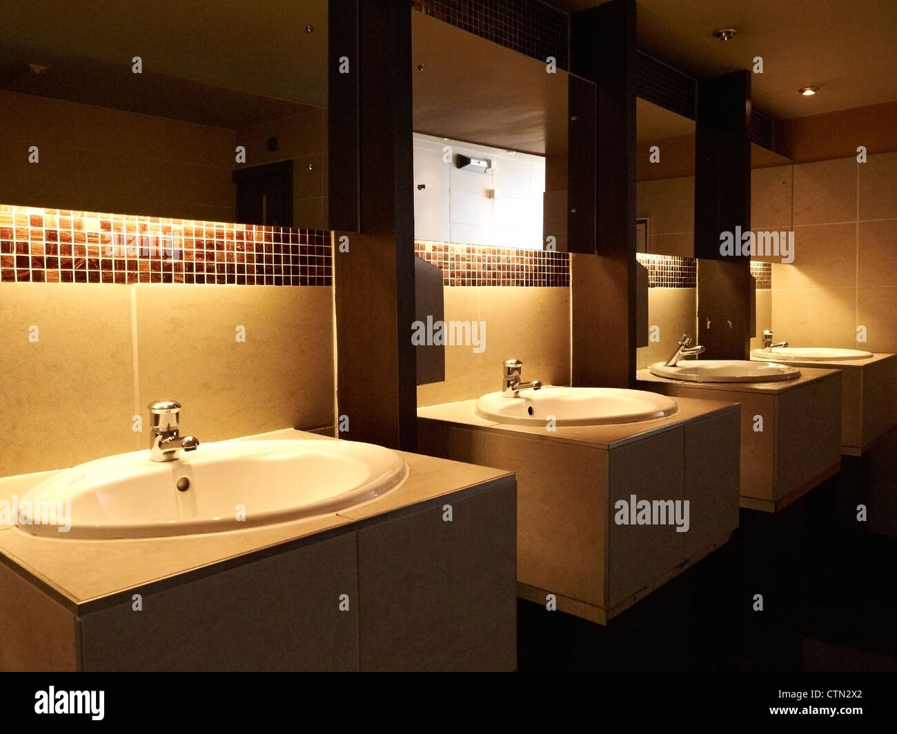 Interior wetherspoon pub uk hi-res stock photography and images - Alamy