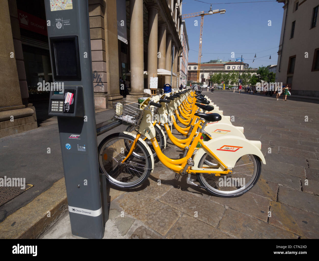 Italy city bikes hi-res stock photography and images - Alamy