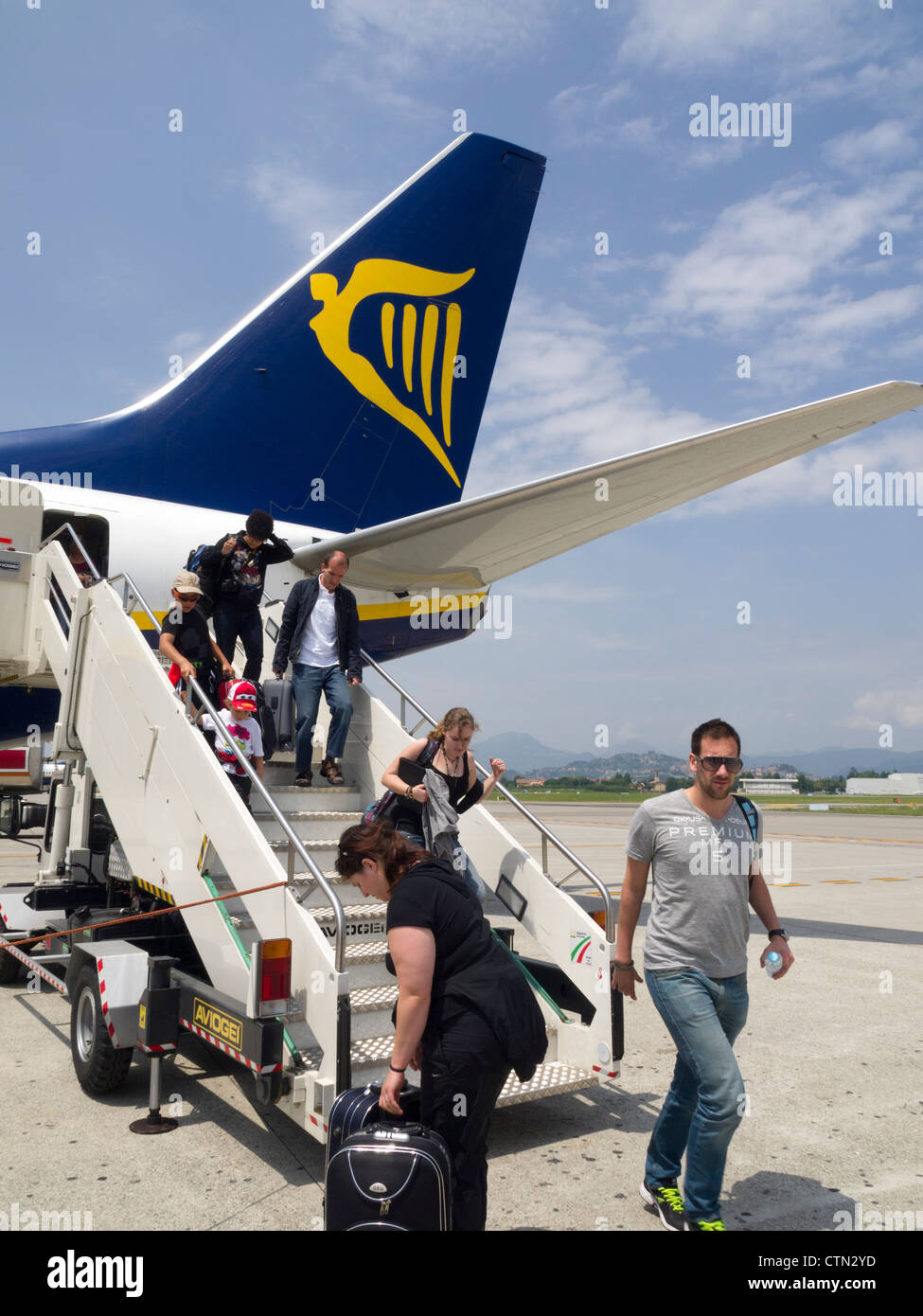 Passengers unboarding a Ryanair airplane Stock Photo - Alamy