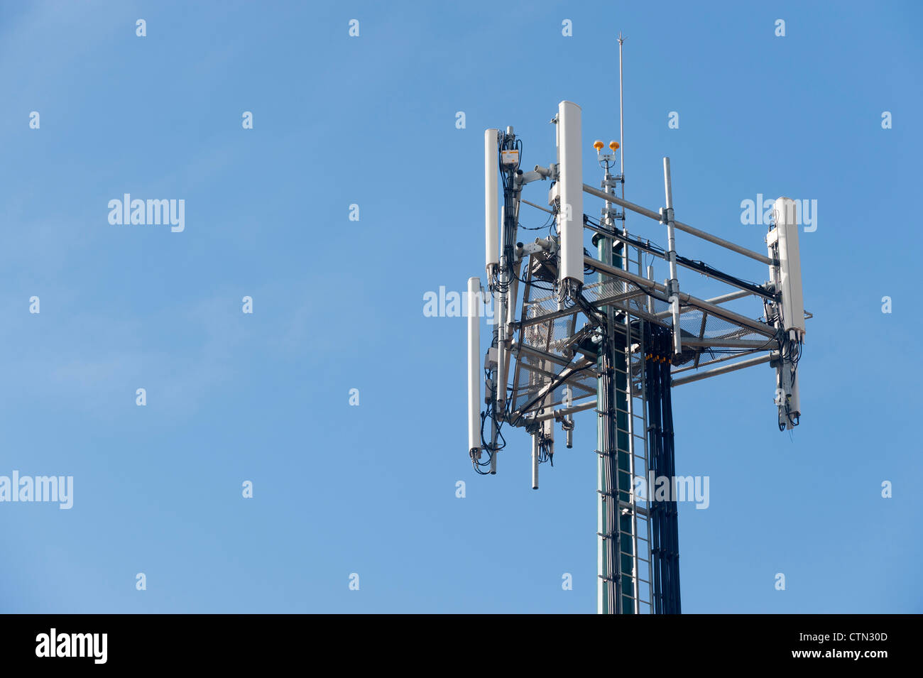 Cellphone communications antenna Stock Photo - Alamy