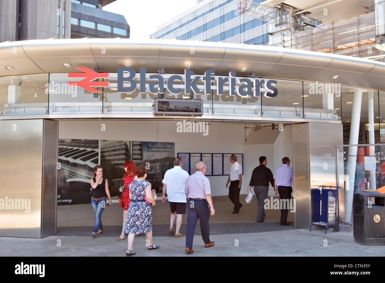 Blackfriars station south entrance hi-res stock photography and images ...