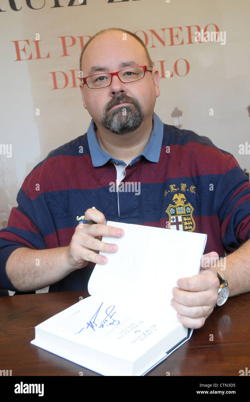Carlos Ruiz Zafon, novelist writer spanish Stock Photo - Alamy