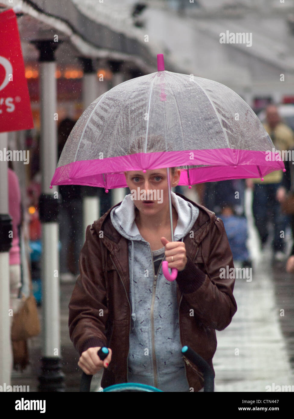 Wet miserable people hi-res stock photography and images - Alamy
