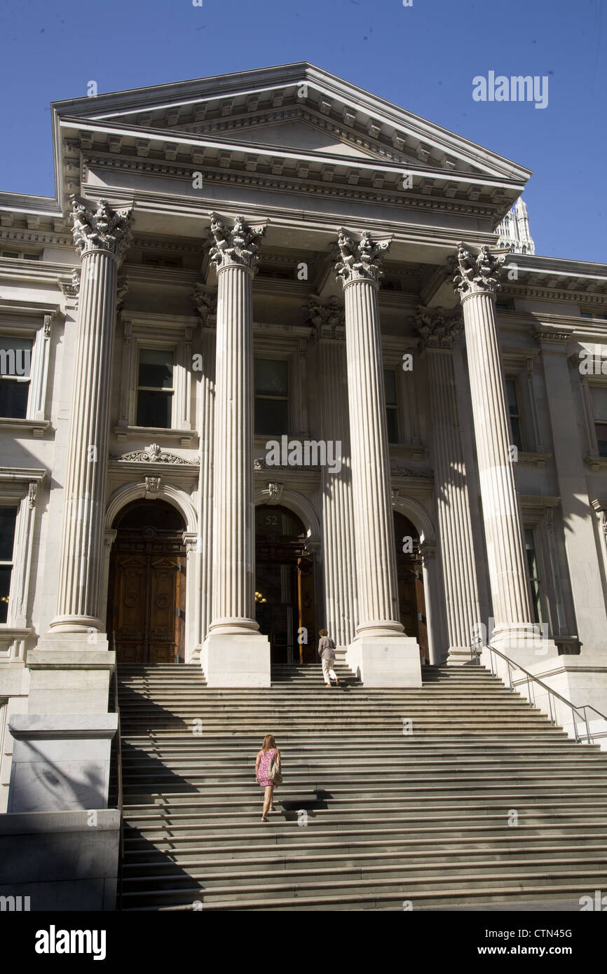 Entrance to the classic New York County Courthouse at 52 Chambers St ...