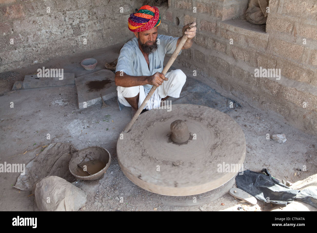 Indian man making pottery on a wheel in Rajasthan, India Stock Photo ...