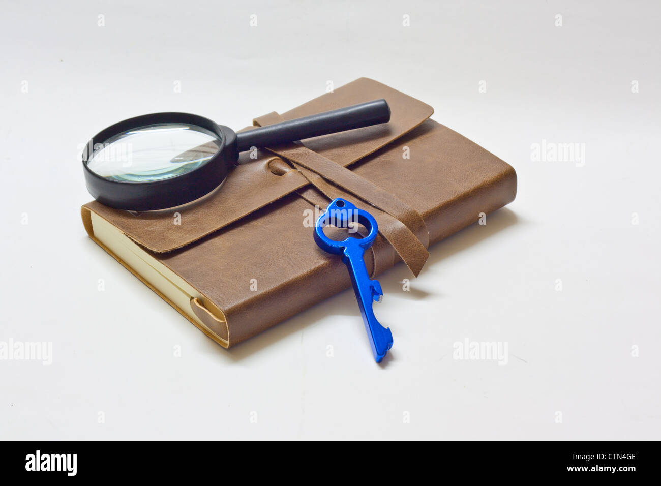 detective notebook and key Stock Photo - Alamy