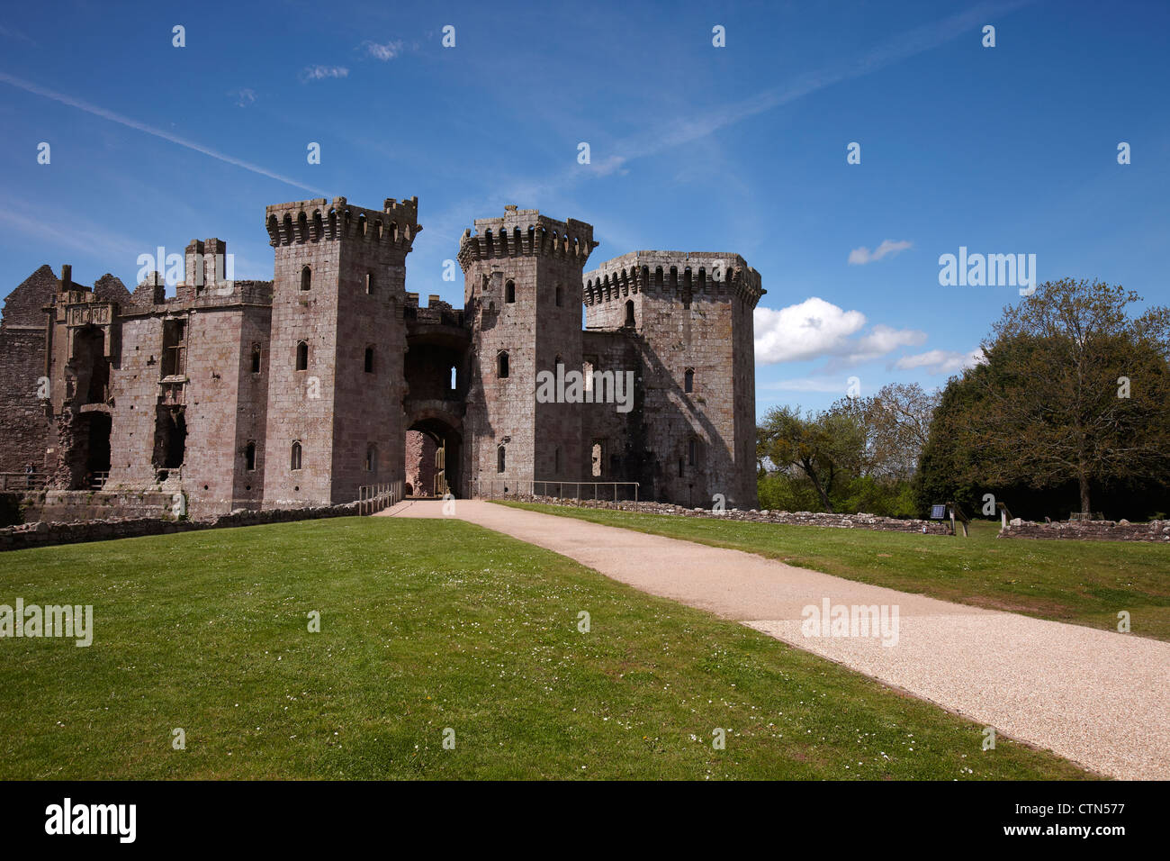 Raglan castle hi-res stock photography and images - Alamy