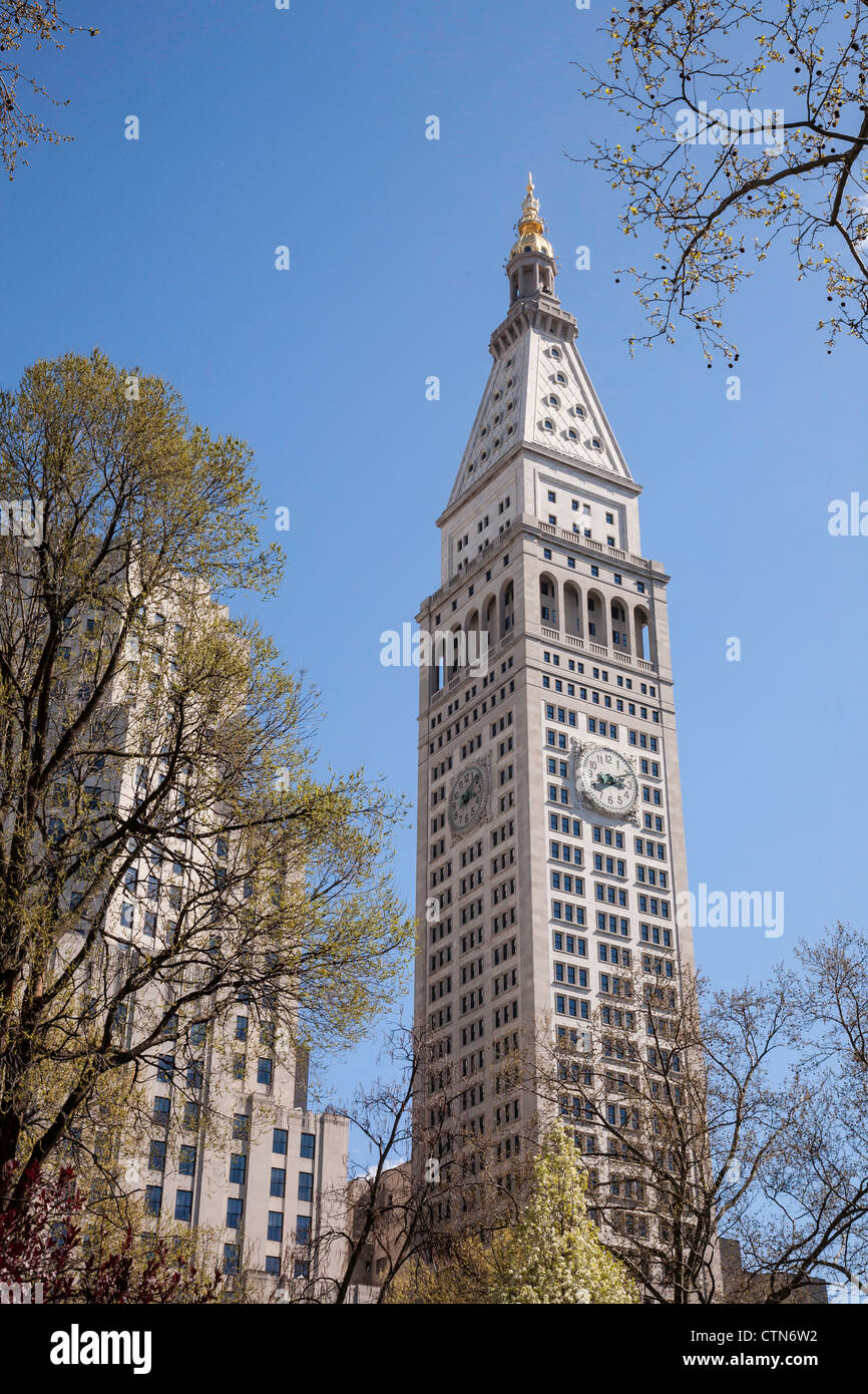 Clock tower of the metropolitan life insurance company building hi-res ...