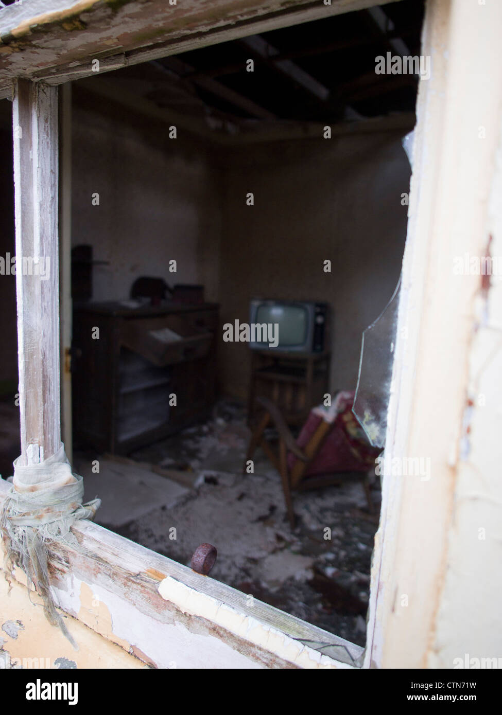 Empty tv set hi-res stock photography and images - Alamy