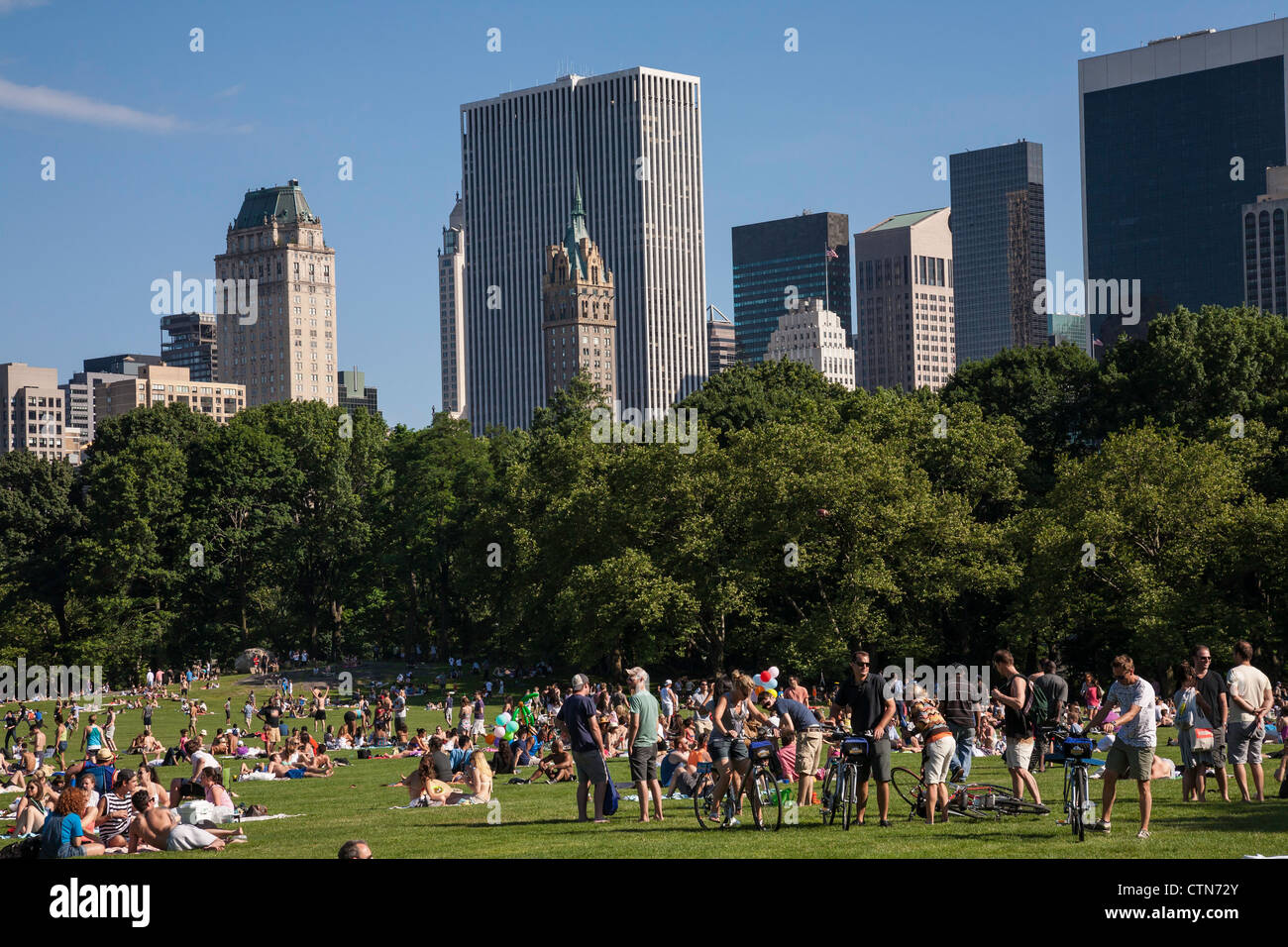 Sheep Meadow with Skyline in background, Central Park, NYC Stock Photo ...