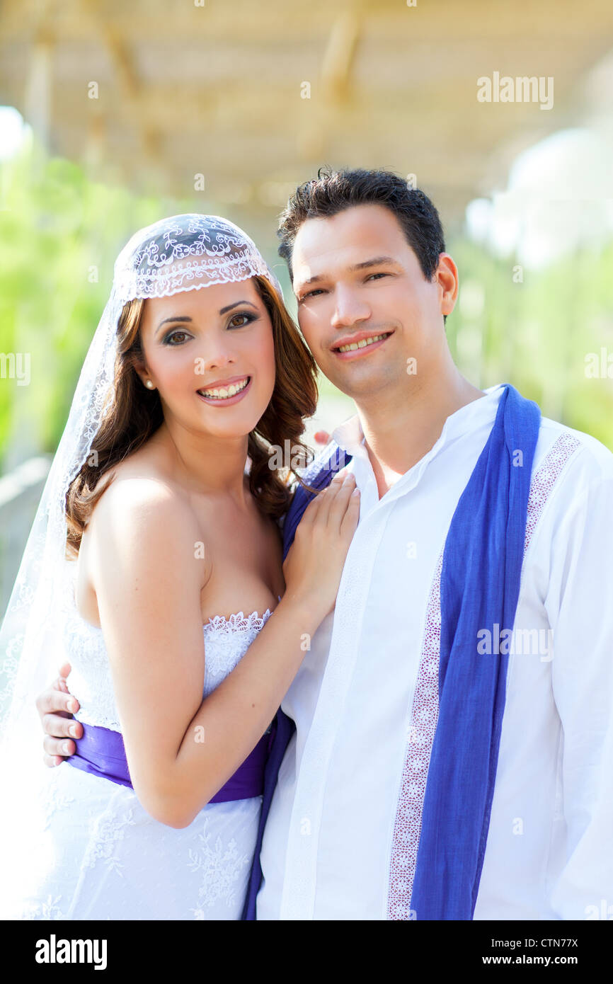 Couple happy hug in wedding day posing smiling in outdoor garden Stock ...