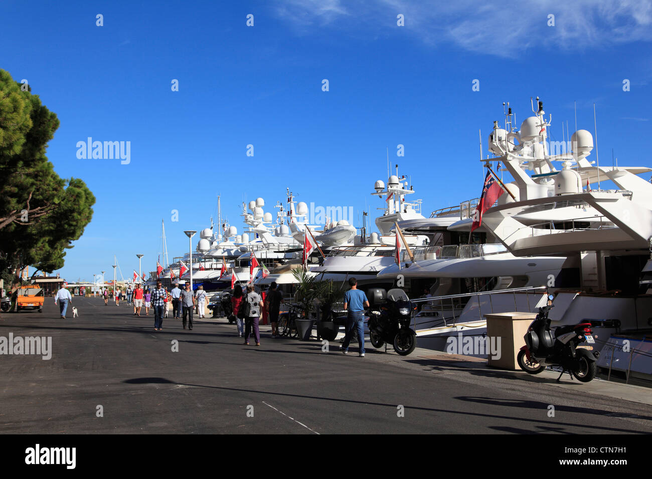 Yachts, Port Hercule, Harbor, Monte Carlo, Monaco, Cote d Azur ...
