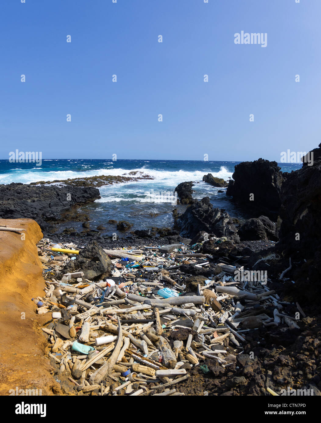 Big island hawaii beach pollution hi-res stock photography and images ...