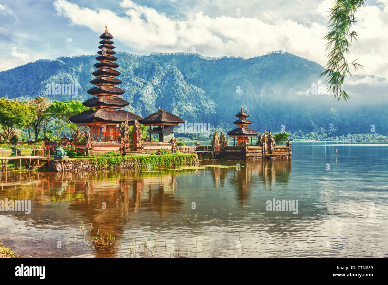 Beratan lake hi-res stock photography and images - Alamy