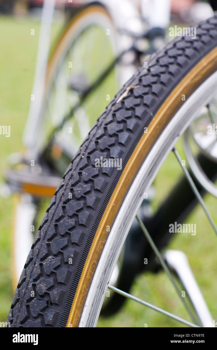 Tyre grips hi-res stock photography and images - Alamy