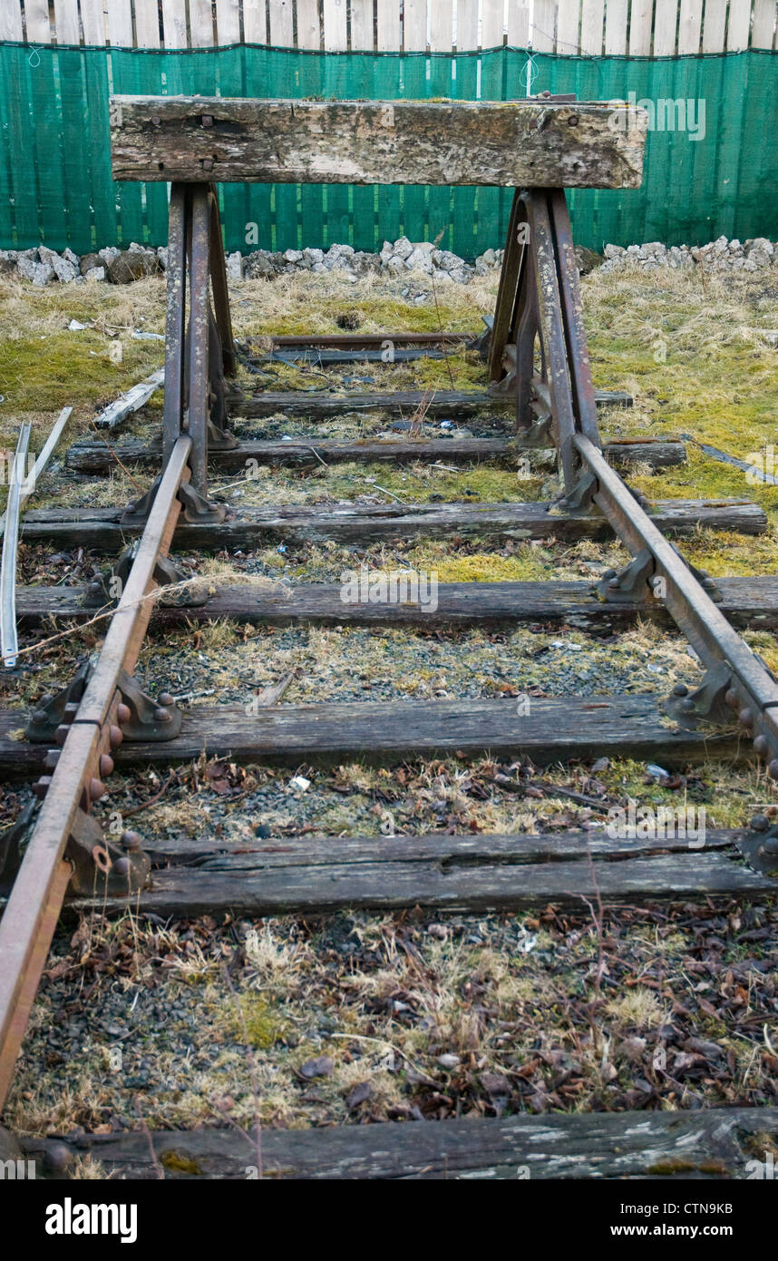 Wooden buffer stops hi-res stock photography and images - Alamy