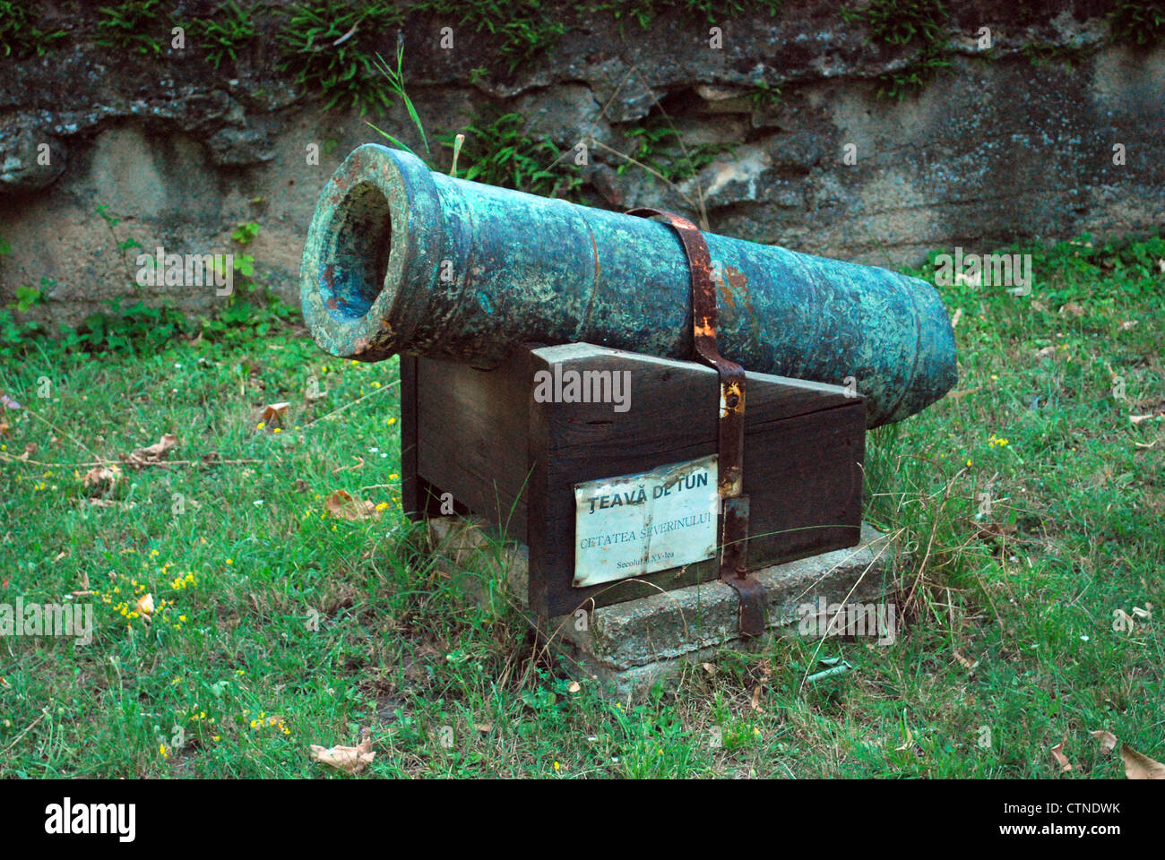 Old cannon hi-res stock photography and images - Alamy