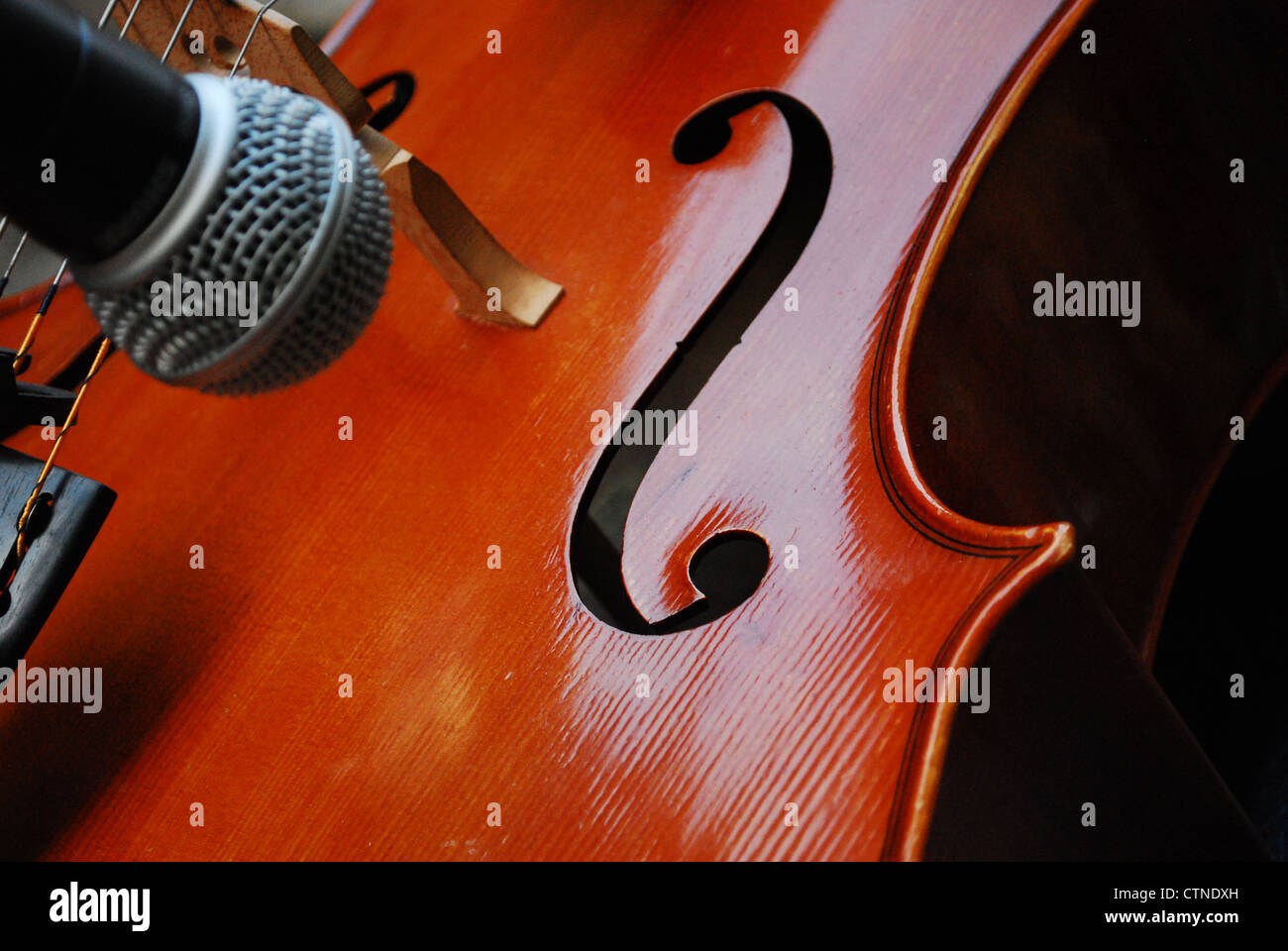 Cello musical instrument hi-res stock photography and images - Alamy