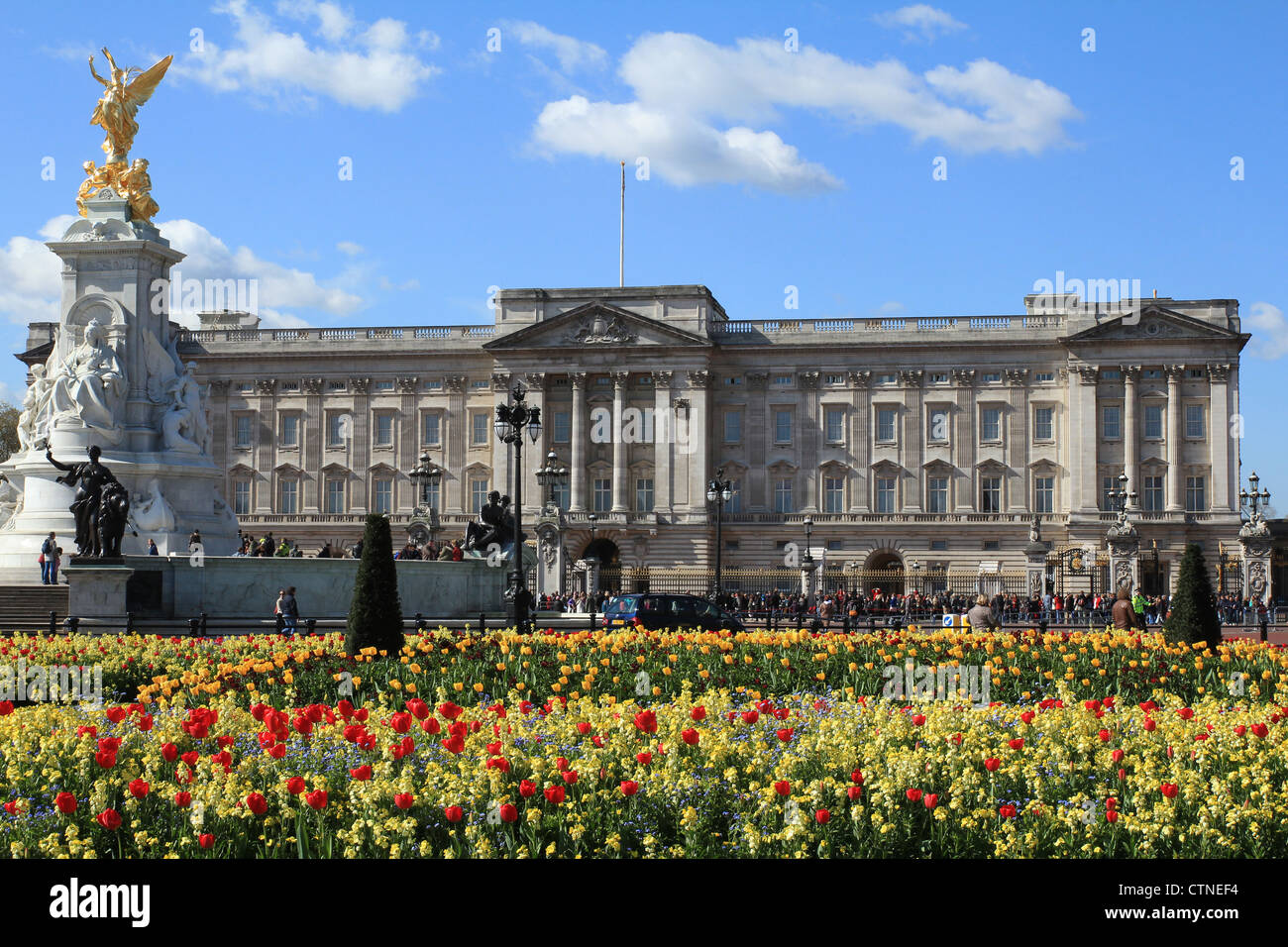 Prince charles and buckingham palace hi-res stock photography and ...