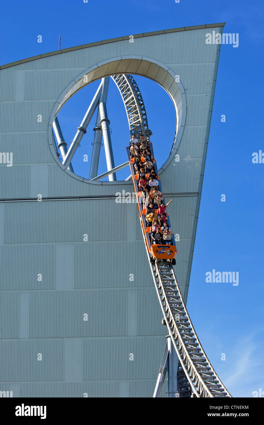 The Thunder Dolphin Roller coaster in Korakuen Amusement Park, Tokyo ...
