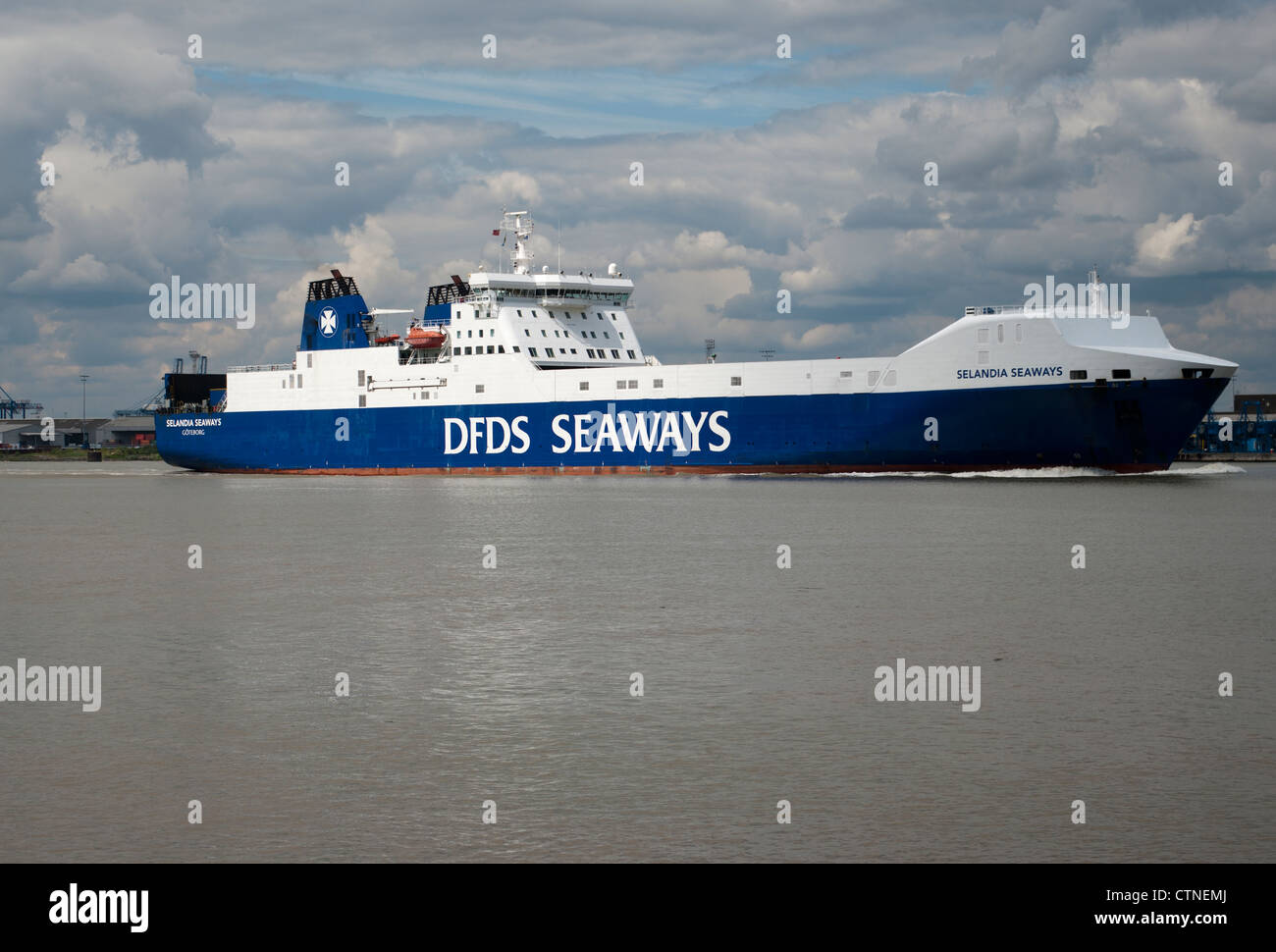 DFDS Seaways Selandia Seaways Cargo Freight Freighter Ship On The River ...