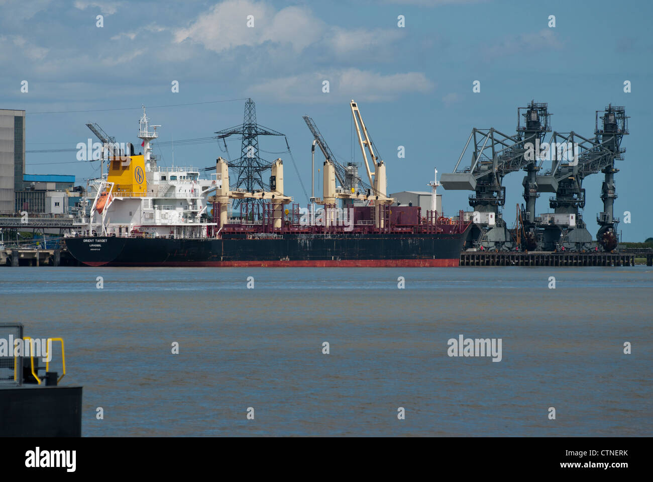 Orient Target Cargo Freight Freighter Ship On The River Thames Uk ...